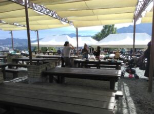 相模湖プレジャーフォレスト：自然の中で手ぶらBBQ、キャンプ、遊園地を満喫 - らくキャン SAGAMIHARA