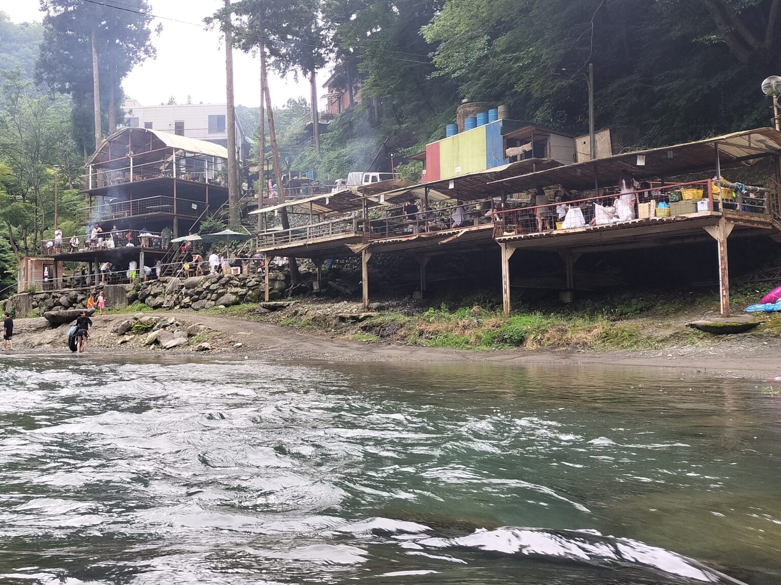 バカンス村は川遊び,BBQ,サウナとその名の通り夏休みに最高の相模原のキャンプ場 - らくキャン SAGAMIHARA
